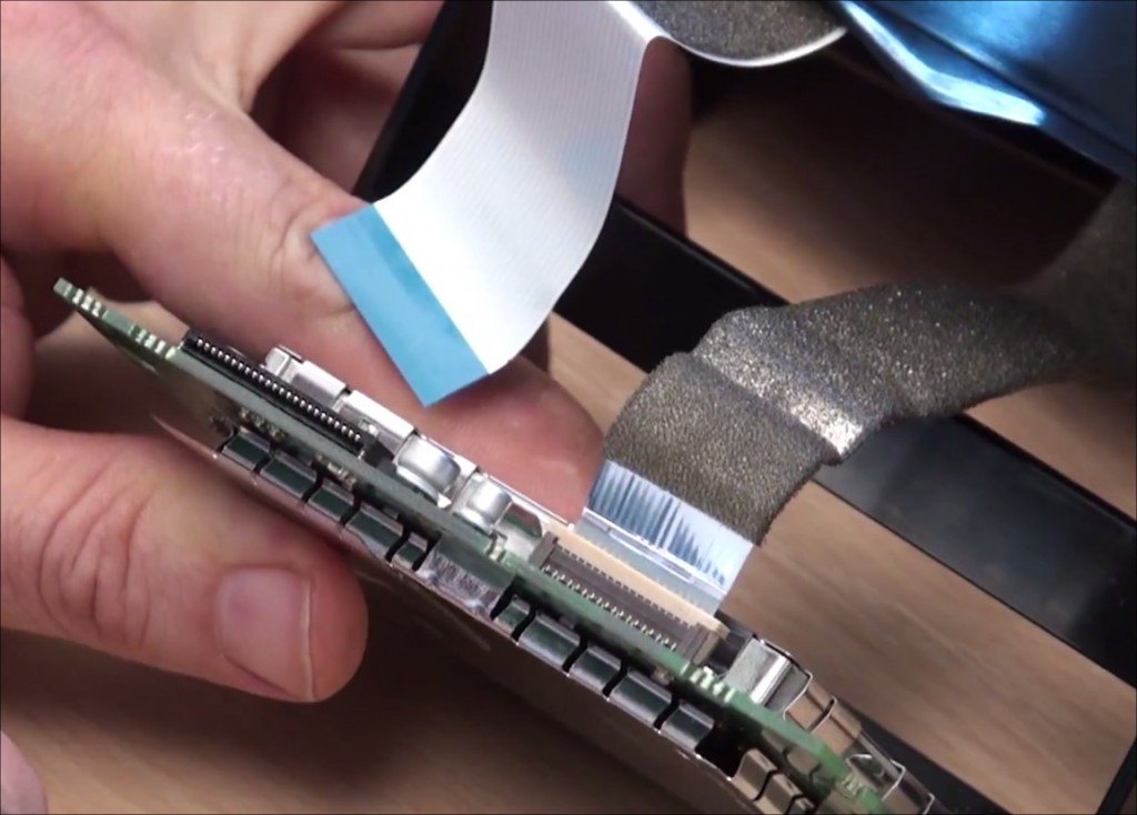 Bose SoundDock Series II internals - DSP board internal connectors ...