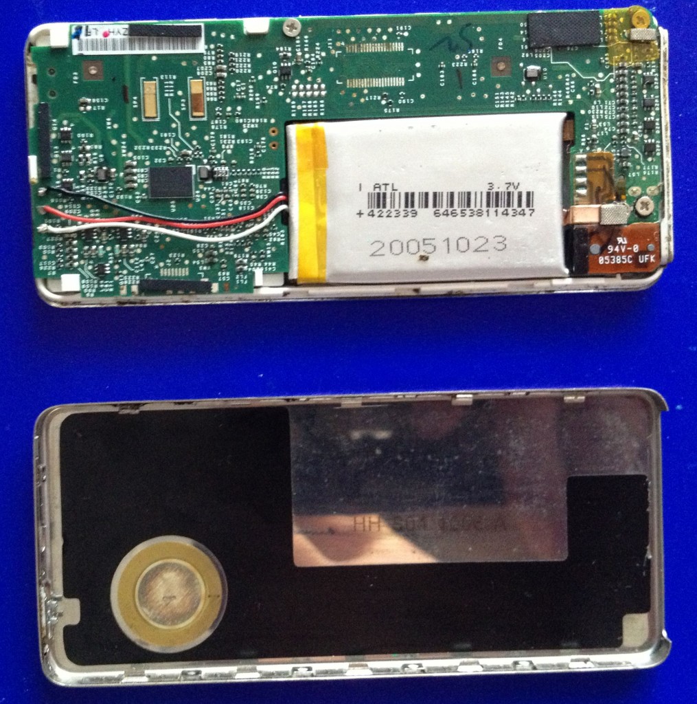 Apple iPod Nano 1st generation inside - What's Inside