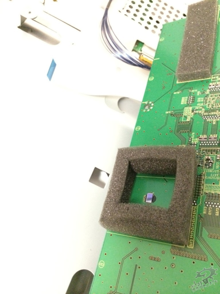 Eizo FlexScan SX3031W Inside 14 - Backlight sensor - What's Inside
