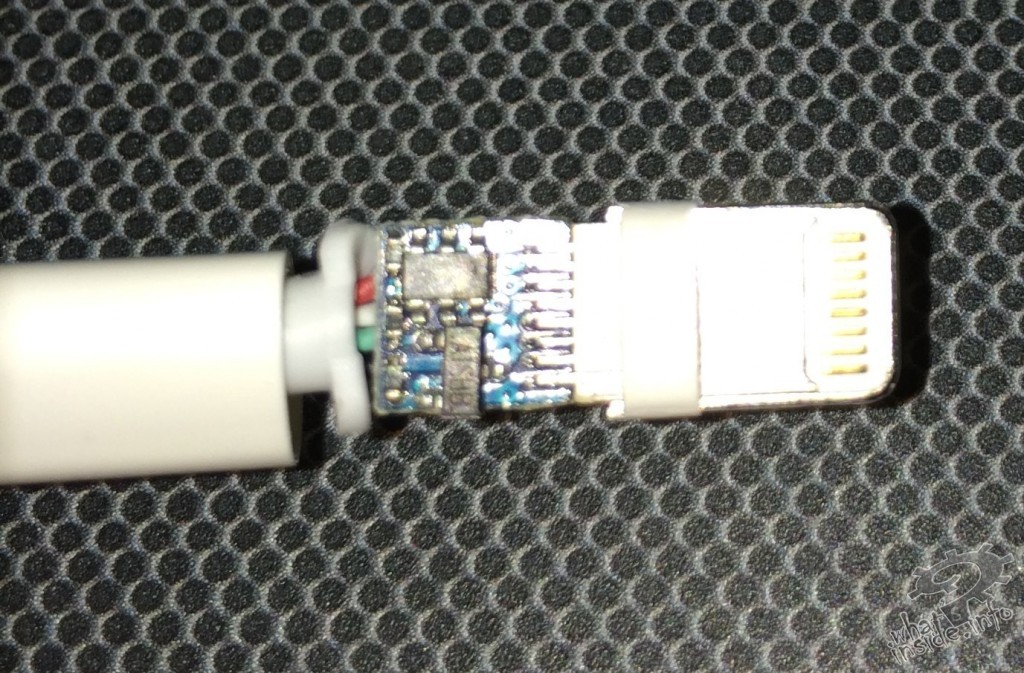 Fake Apple Lighting Cable Teardown 01 - What's Inside
